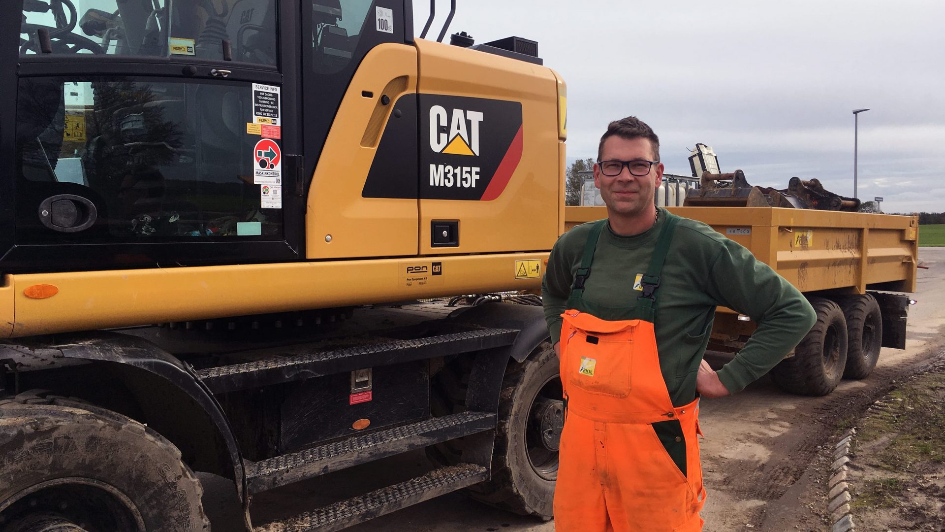 Mobil Cat gravemaskine med arbejdsvogn er et hit hos Arkil - Zeppelin ...