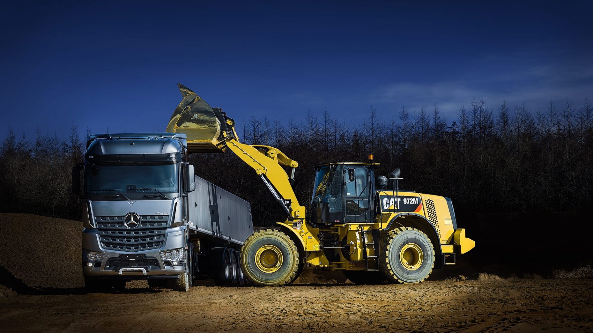 Caterpillar og Mercedes i historisk samarbejde om to demodage ...
