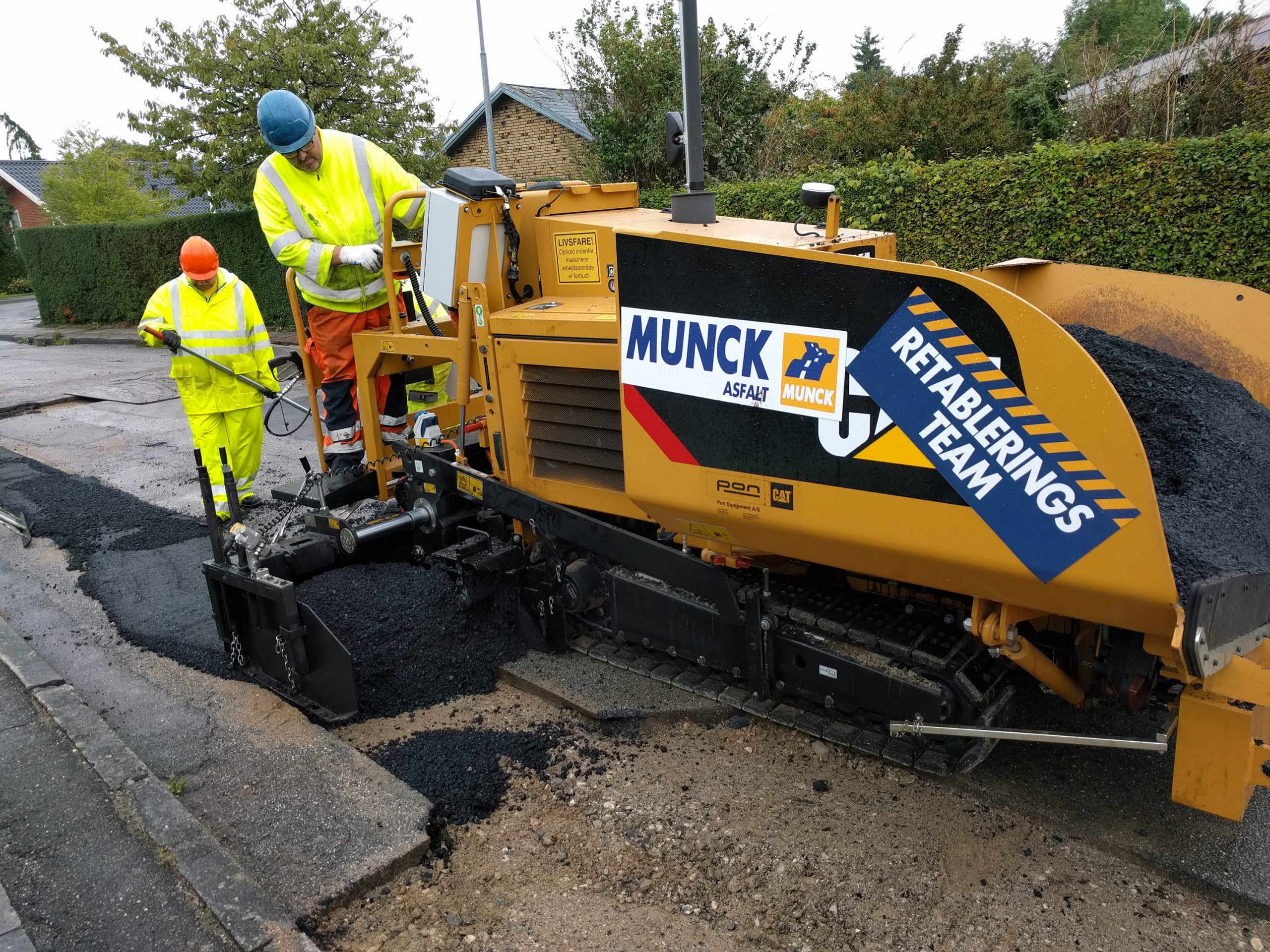 Asfaltudlægger fra Cat løser mangeårigt problem - Zeppelin CAT DK