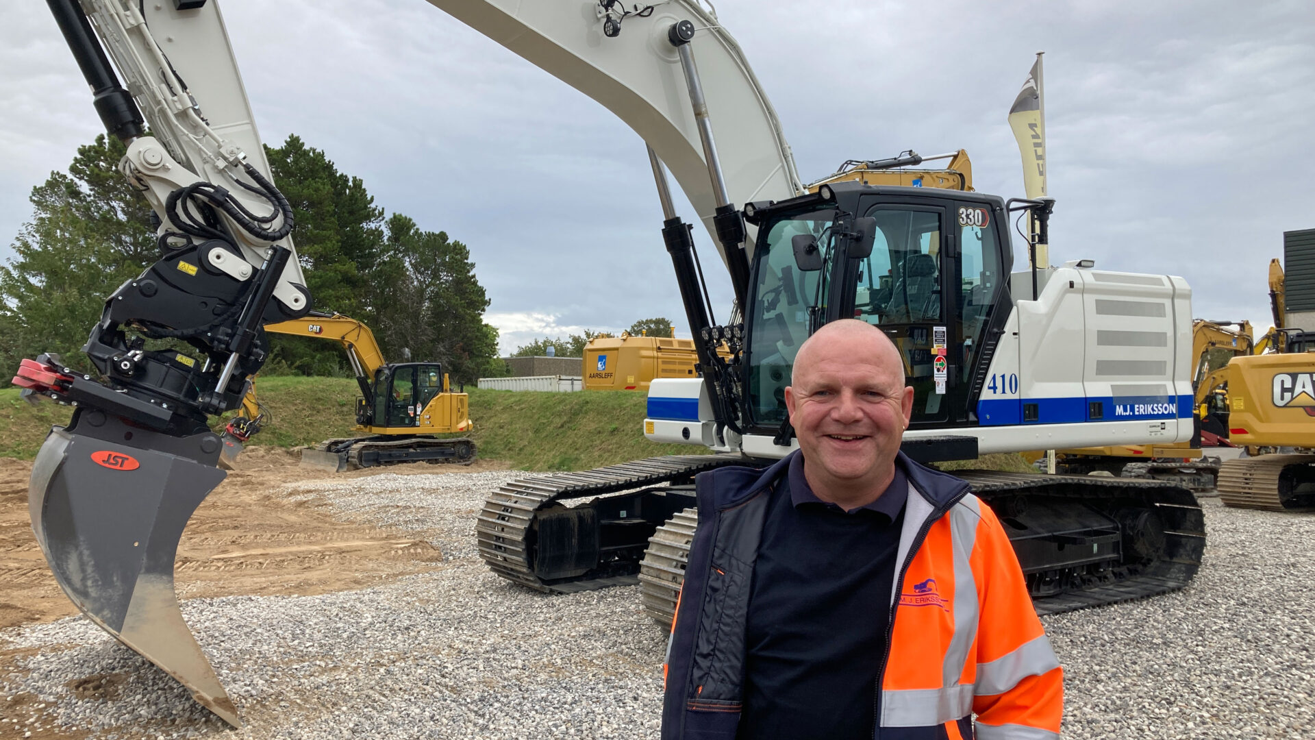 Kunne det friste med en ny Cat 330 gravemaskine, hvor du kan skifte ...