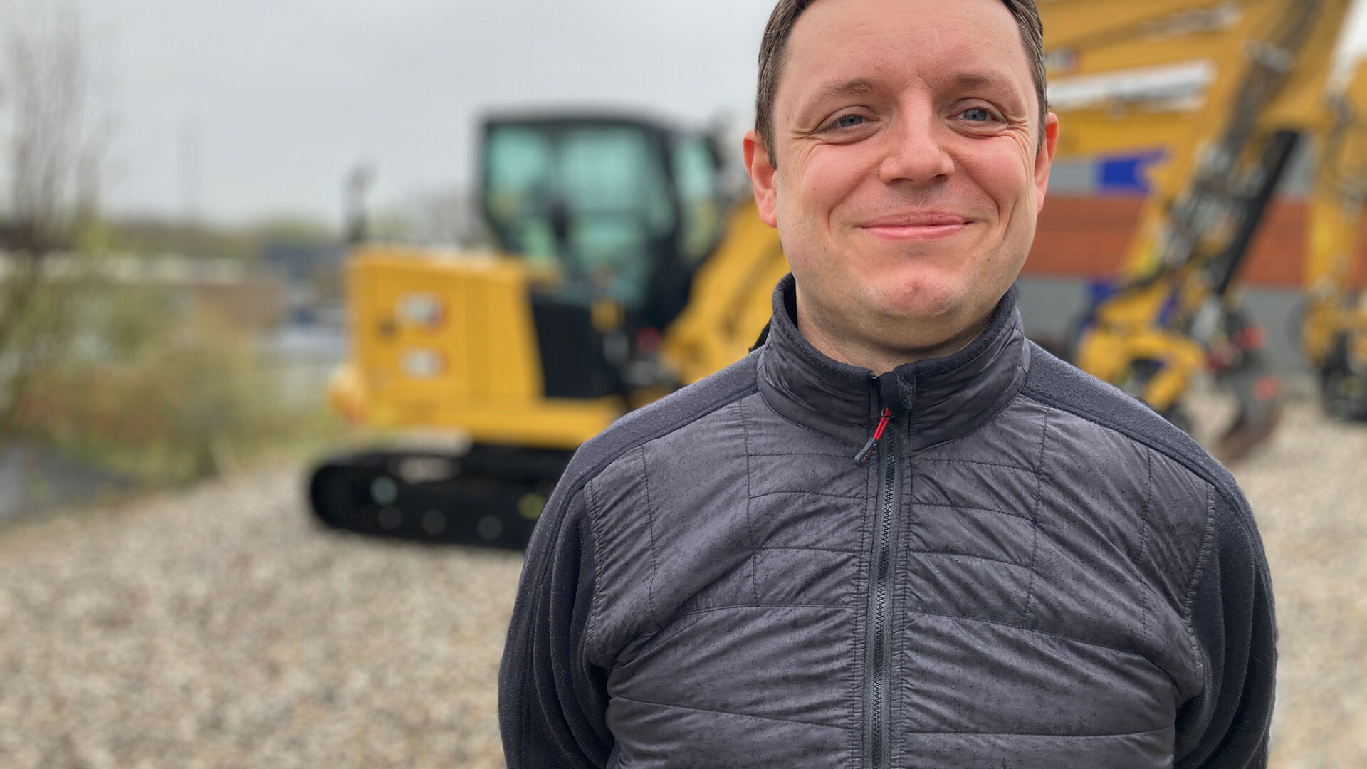 Kompetent dommer fra Zeppelin Construction bedømmer elevernes ...